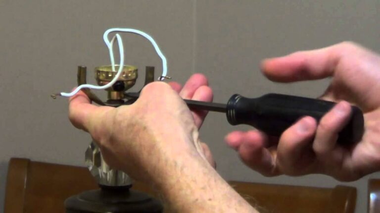 How To Fix A Lamp Socket: 8 Steps To Replace