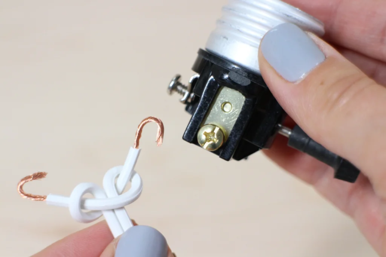 How To Fix A Lamp Socket: 8 Steps To Replace