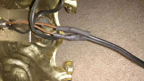 How To Fix A Lamp Socket: 8 Steps To Replace